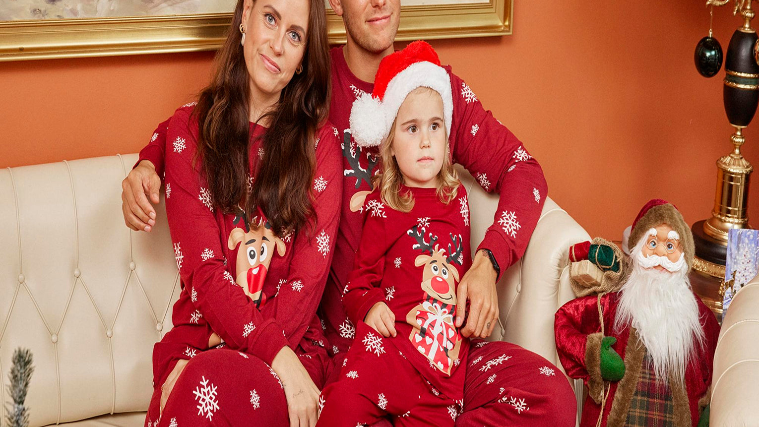 Christmas Outfits for Newborns - Cozy, Safe One-Piece Looks for Photos