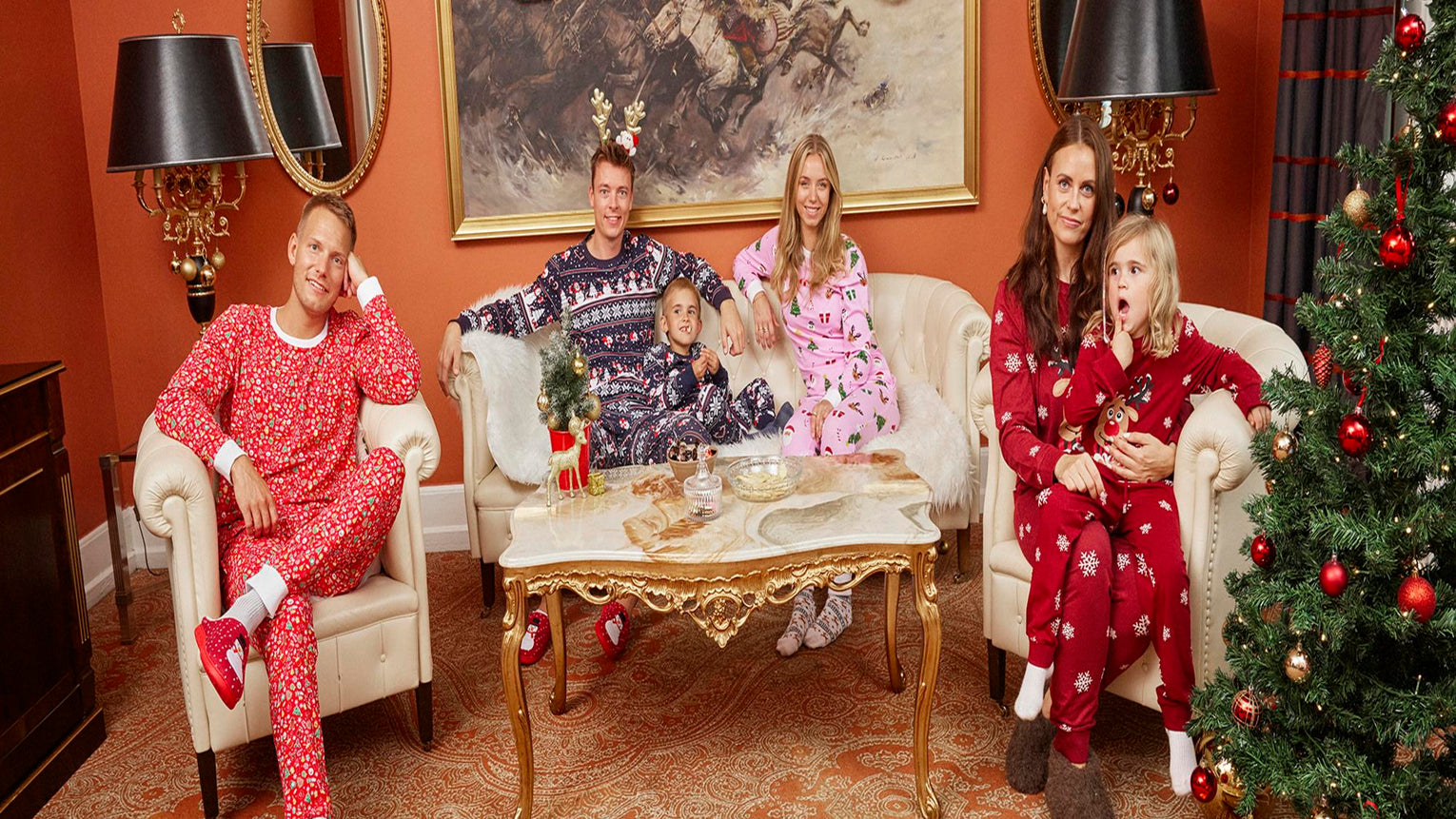 How to Host a Holiday Party - Easy planning tips for cozy gatherings