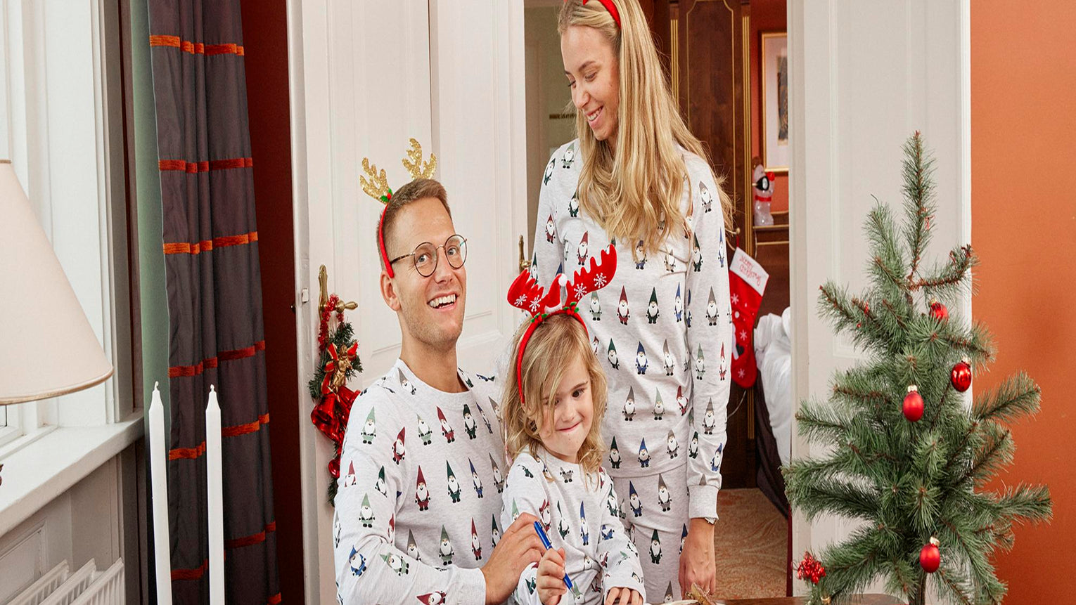 What to Do at Christmas - Cozy Home Plans, Markets and Traditions