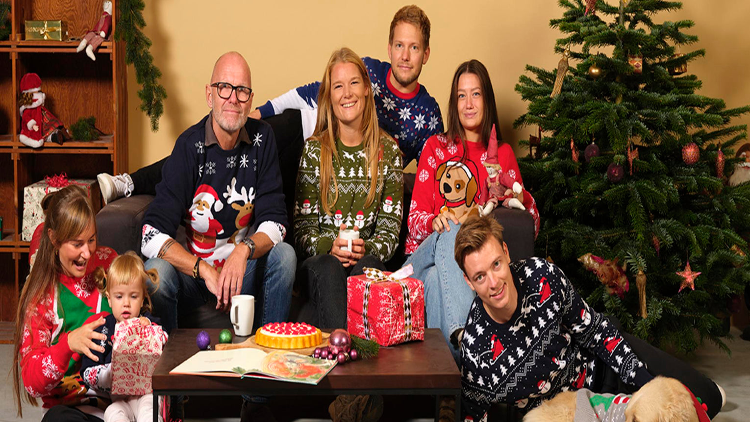 Creative Christmas Tree Toppers - Knit Wood Natural DIY Tips & Styling