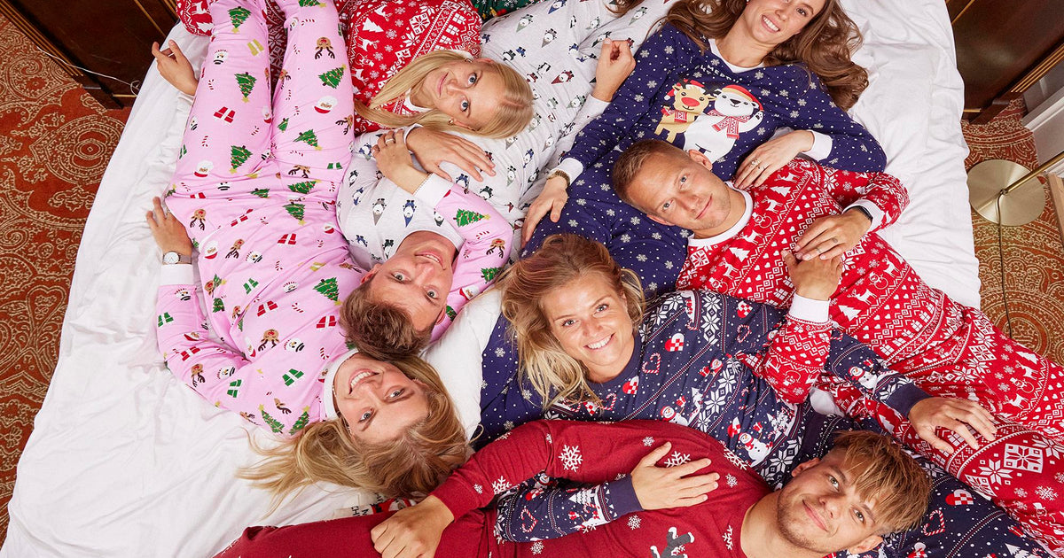 How novelty Christmas sweaters help family photos look real and fun